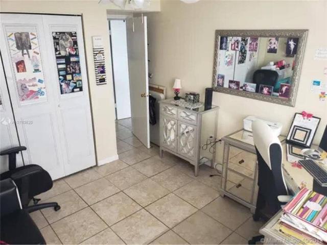 Female Roommate 50