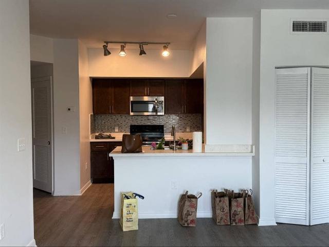 Female roommate|North Miami|2b2b