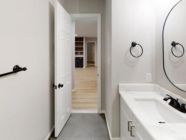 Female Roommate wanted to share condo in Oakton VA