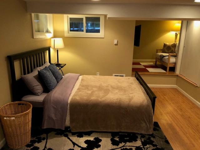 Female roommate wanted to share 4 bedroom near UW