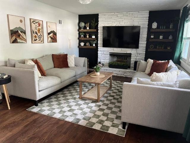 Female Roommate Wanted