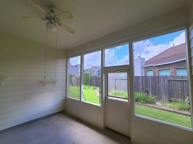 Female roommate wanted!