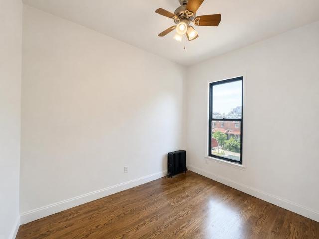 Female roommates / yard / laundry
