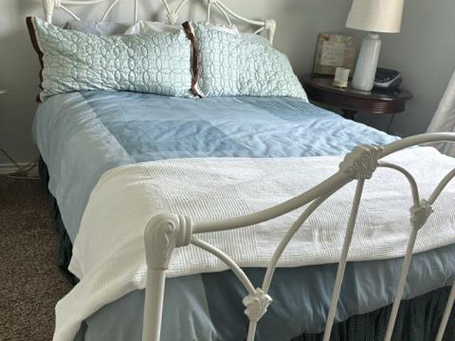 Female Roomate Wanted Furnished Room & Full Bath