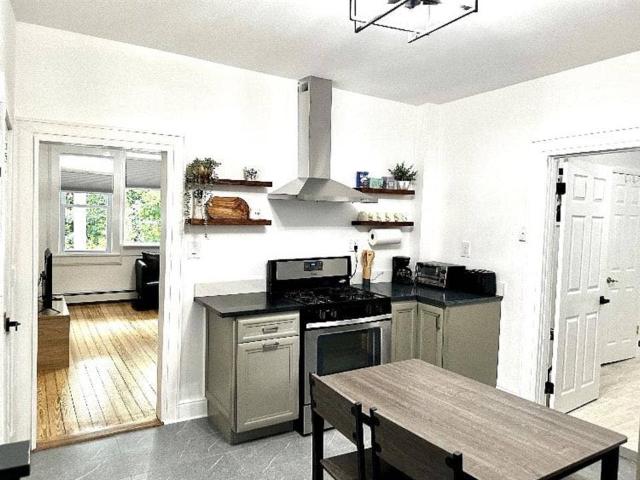 Female Roomate needed