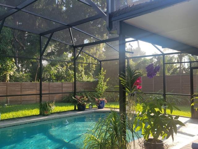 FEMALES preffered: Private room in Maitland