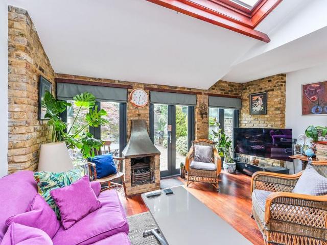 Fentiman Road, Vauxhall, London, SW8 2 bed flat to rent £4,117 pcm £950 pw