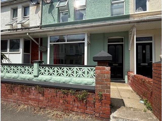 Fenton Place, Porthcawl CF36, 2 bed flat to rent, £850 pcm | PrimeLocation