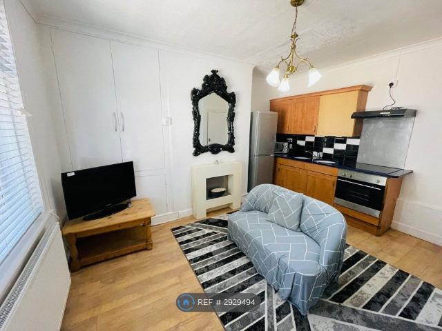 Fenton Road, Huddersfield HD1, 2 bed terraced house to rent, £750 pcm | PrimeLocation