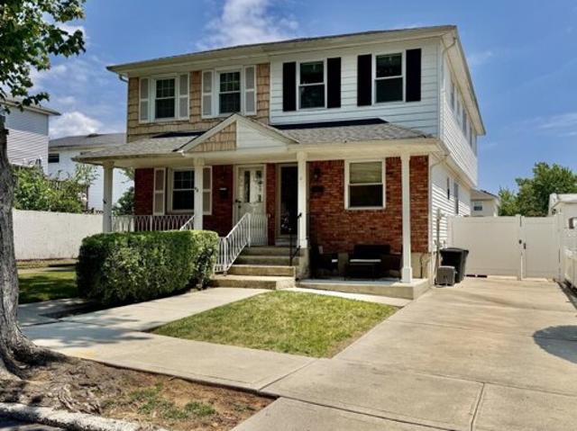 Fenway Cir, Staten Island, Home For Sale