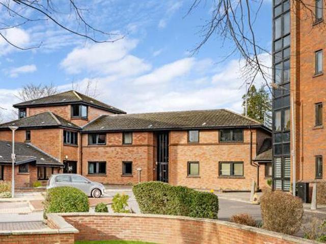 Fenwick Place, Mclaren Court, Giffnock, 1 Bedroom Flat
