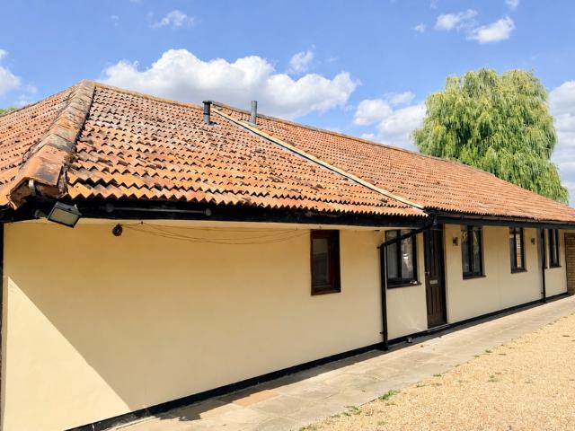 Fen Lane, Upminster RM14, 1 bed bungalow to rent, £1,270 pcm | PrimeLocation