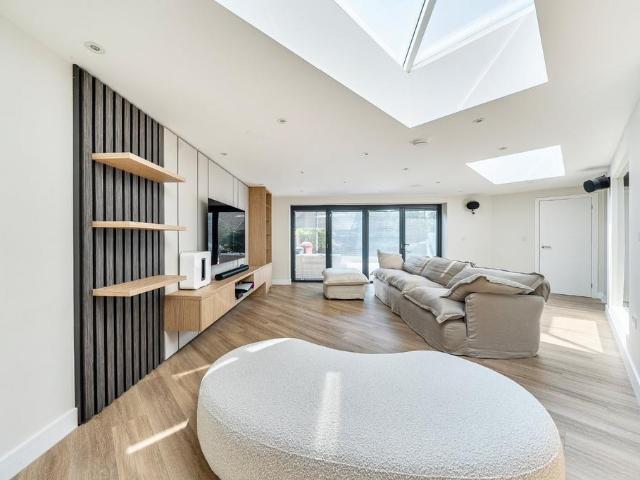 Fen Pond Road, Ightham, Sevenoaks. 3 bed semi detached house to rent £2,950 pcm £681 pw