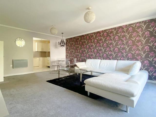 Fenchurch Walk, Brighton BN1, 3 bed flat to rent, £2,495 pcm | PrimeLocation