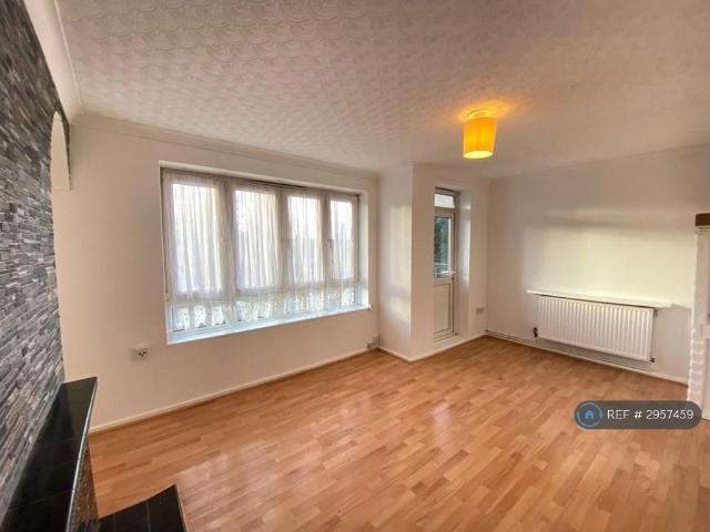 Fendt Close, London, E16 2 bed flat to rent £2,000 pcm £462 pw
