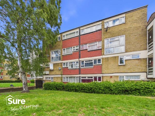 Fennycroft Road, Hemel Hempstead, Hertfordshire HP1, 3 bed maisonette to rent, £1,800 pcm | PrimeLocation