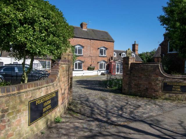 Featherstone Farmhouse, New Road. 9 bed detached house to rent £4,167 pcm £962 pw