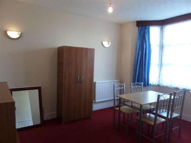 Featherstone Road, Southall, UB2
