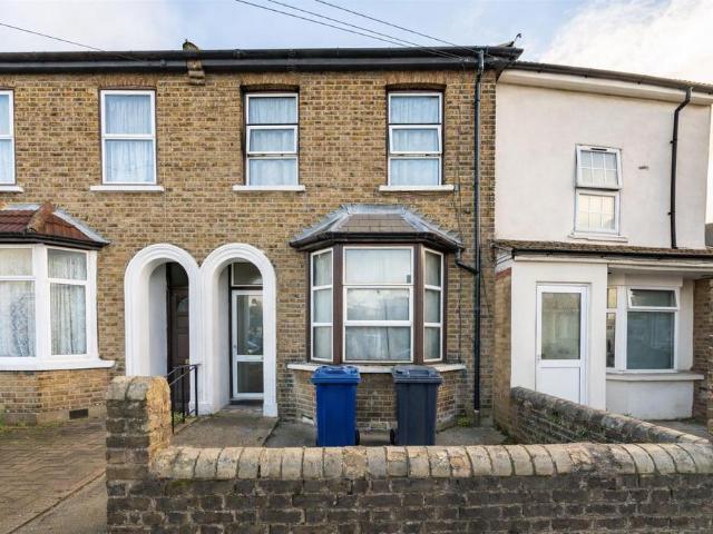 Featherstone Road, Southall UB2 4 bed terraced house to rent £2,600 pcm £600 pw