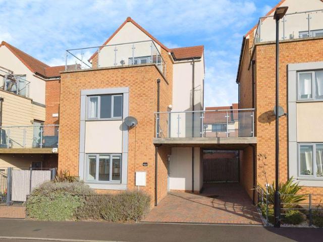 Featherwood Avenue, Newcastle Upon. 3 bed link detached house to rent £1,295 pcm £299 pw