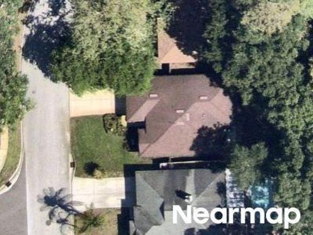 Featherwood Dr W