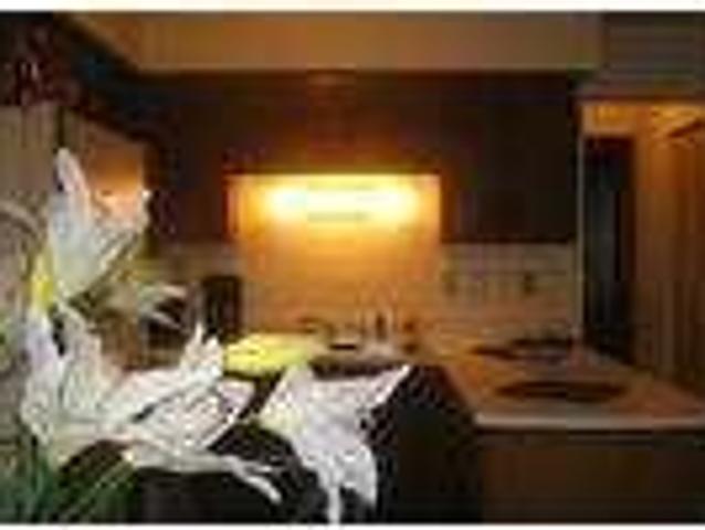features 1 and 2 bedroom apartments for rent in North. Single Car Garage!