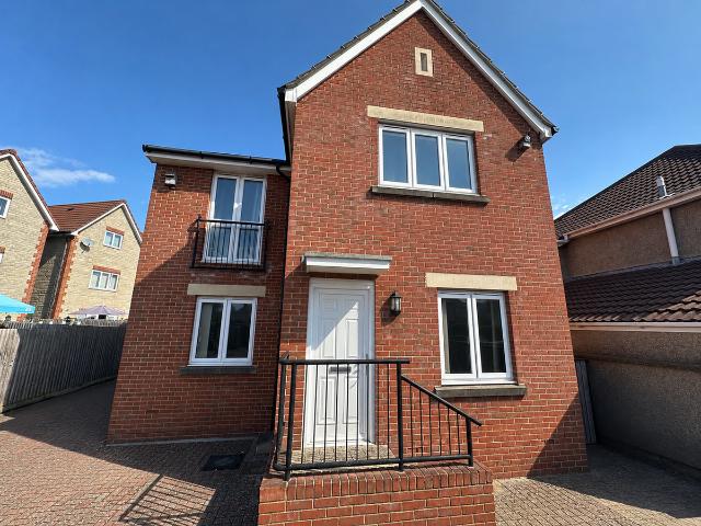 Fearnville Estate, Clevedon BS21, 2 bed property to rent, £1,150 pcm | PrimeLocation