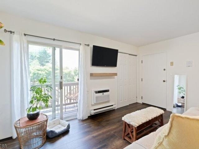 Federal Hill Rd, Pompton Lakes, Condo For Sale