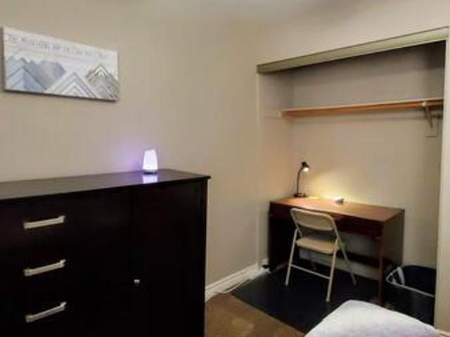 Feel At Home in Henderson: Private Rooms With Memory Foam Beds, Desk & Fast Wifi!