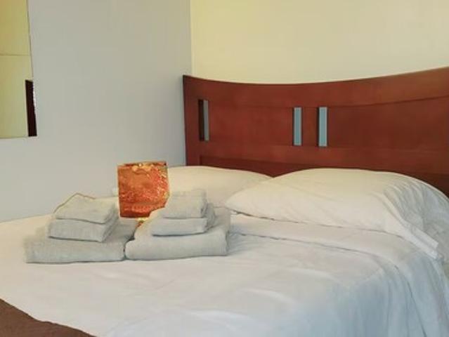Feel At Home in Henderson: Private Rooms With Memory Foam Beds, Desk & Fast Wifi!