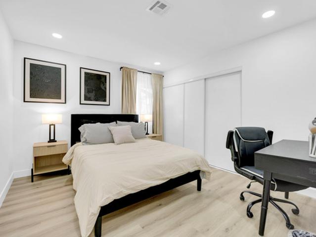 Feel At Home in Las Vegas: Comfortable, Quiet Rooms in a Newly Renovated Home Near The Strip