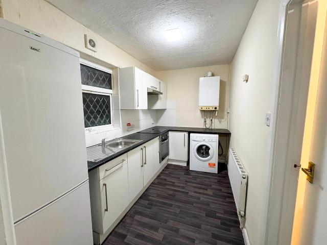 Feenan Highway, Tilbury, Essex RM18, 2 bed flat to rent, £1,350 pcm | PrimeLocation