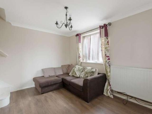 Feltham, Charleston Close, TW13