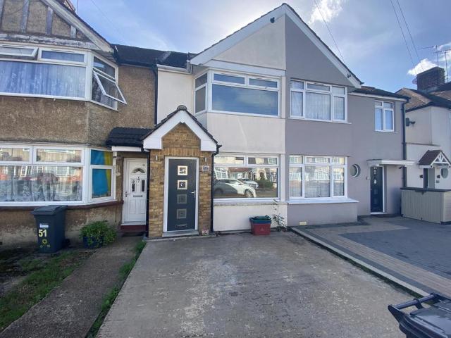 FELTHAM TW13 3 bed terraced house to rent £2,600 pcm £600 pw