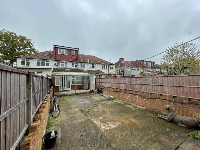 Feltham TW13 4 bed terraced house to rent £2,800 pcm £646 pw