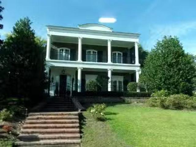 Feliciana Ave
