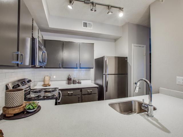 Felix Apartments 1 Bedroom Apartment for Rent at 2004 Sherry St, Arlington, TX 76010