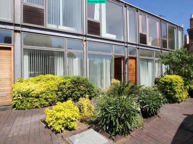 Felix Place, London, SW2 1PD 4 bed terraced house to rent £4,250 pcm £981 pw