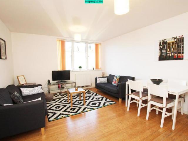 Felix Place, London, SW2 1PD 3 bed flat to rent £3,200 pcm £738 pw