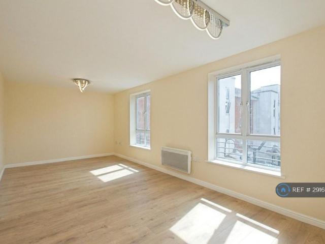Felixstowe Road, London, SE2 2 bed flat to rent £1,850 pcm £427 pw