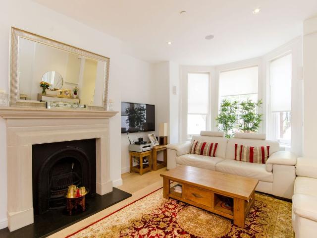 Fellows Road, Belsize Park, Hampstead NW3, 2 bed flat to rent, £3,250 pcm | PrimeLocation