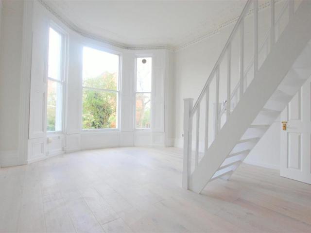 Fellows Road, London Studio to rent £1,650 pcm £381 pw