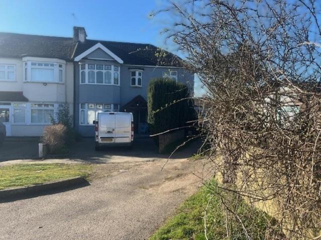 Felstead Road, Waltham Cross 2 bed maisonette to rent £1,550 pcm £358 pw