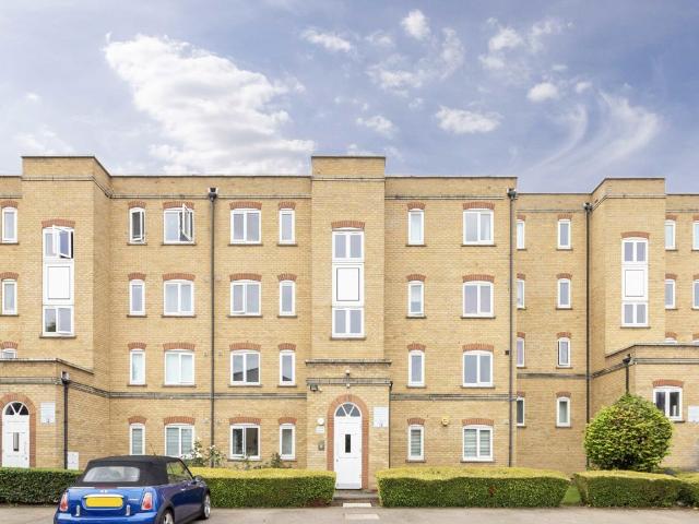 Ferguson Close, Canary Wharf E14, 2 bed flat to rent, £1,900 pcm | PrimeLocation