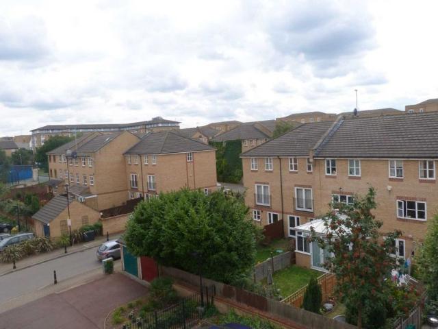 Ferguson Close, Canary Wharf E14, 2 bed flat to rent, £1,925 pcm | PrimeLocation