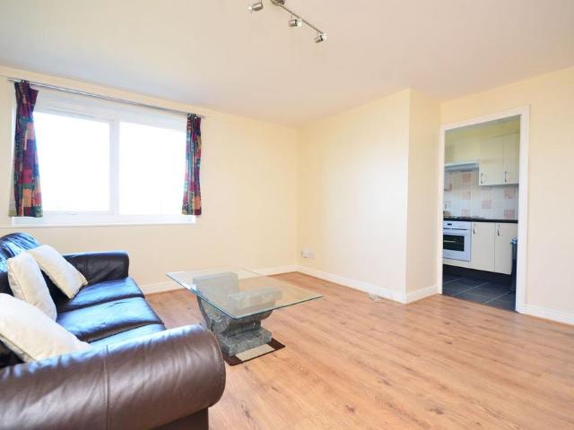 Ferguson Close, Isle Of Dogs, London. 2 bed flat to rent £1,980 pcm £457 pw