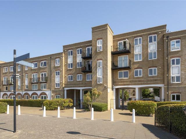 Ferguson Close, Isle Of Dogs, London E14, 2 bed flat to rent, £2,000 pcm | PrimeLocation