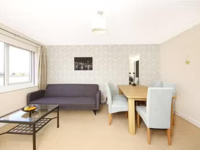 Ferguson Close, London, UK, E14 3SJ