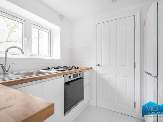 Ferme Park Road, Crouch End, London, N8 2 bed apartment to rent £2,300 pcm £531 pw