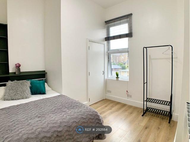 Ferme Park Road, London N4, Studio to rent, £1,075 pcm | PrimeLocation